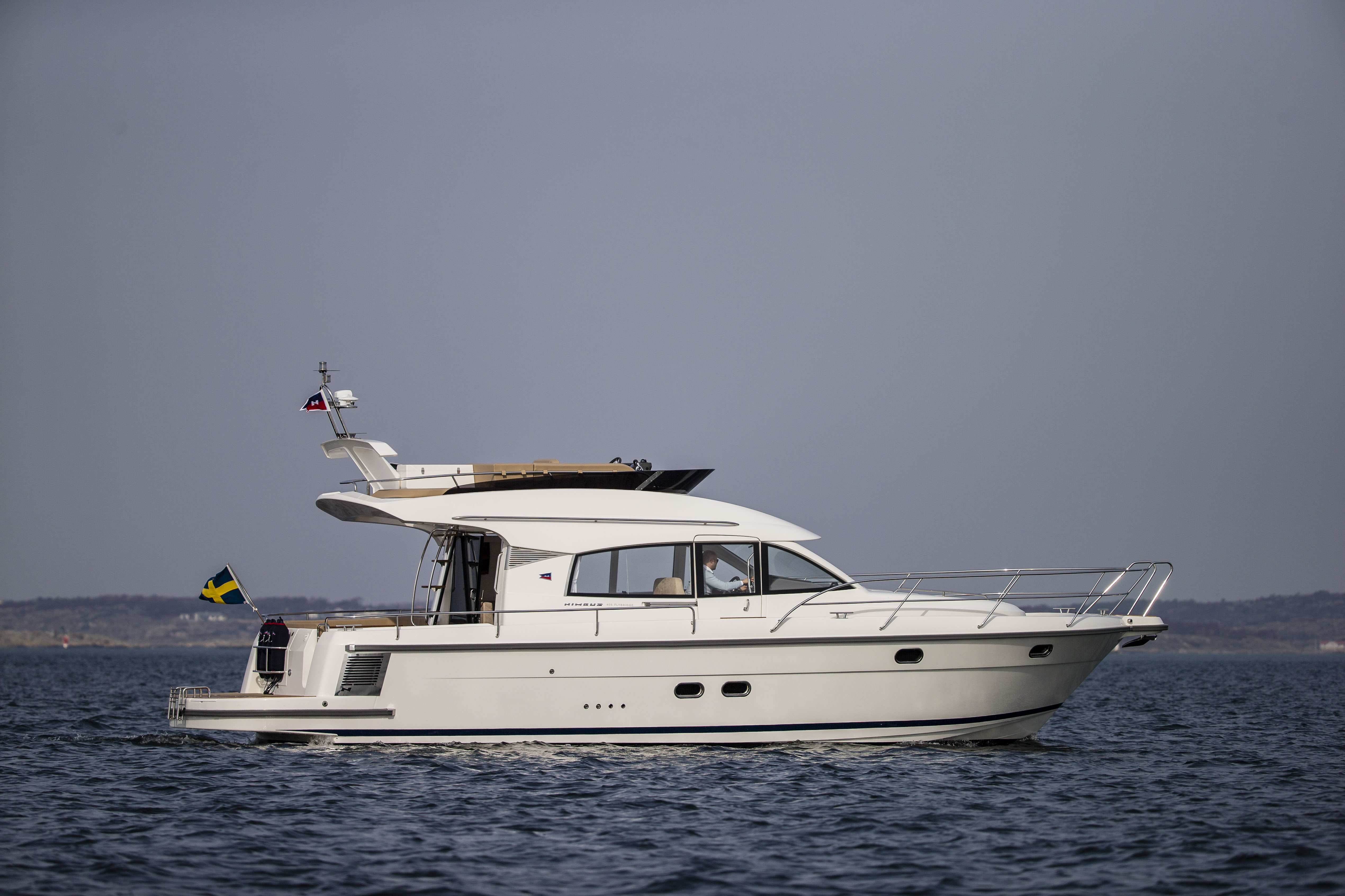Nimbus 405 Flybridge: Prices, Specs, Reviews and Sales Information - itBoat