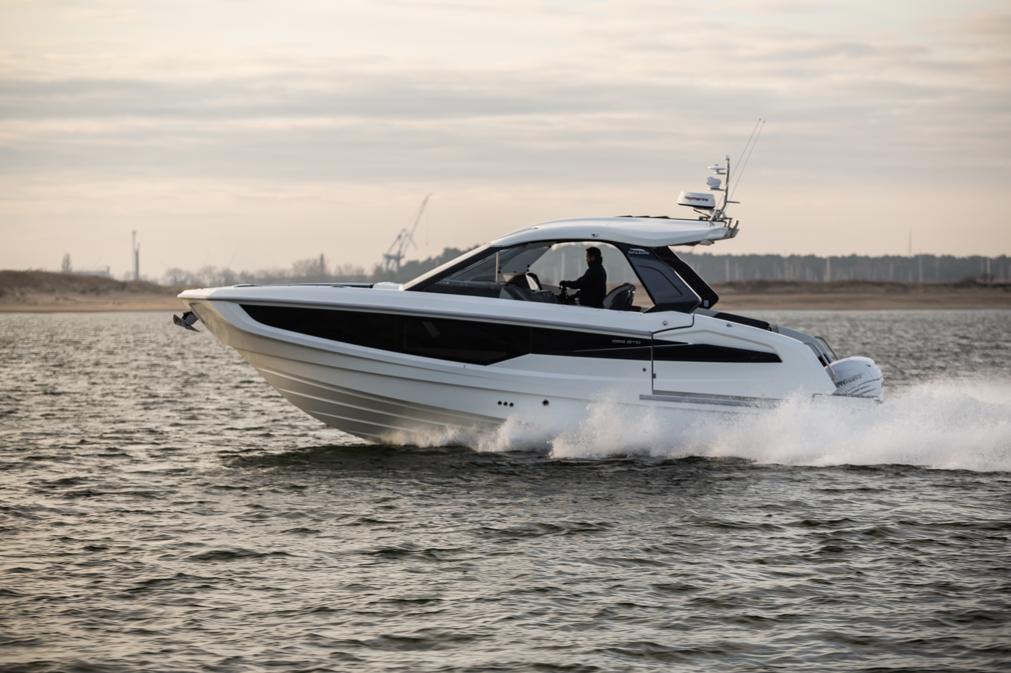 Galeon 325 GTO: Prices, Specs, Reviews and Sales Information - itBoat