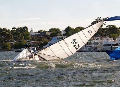 The story of one broaching - Photo gallery from itBoat magazine