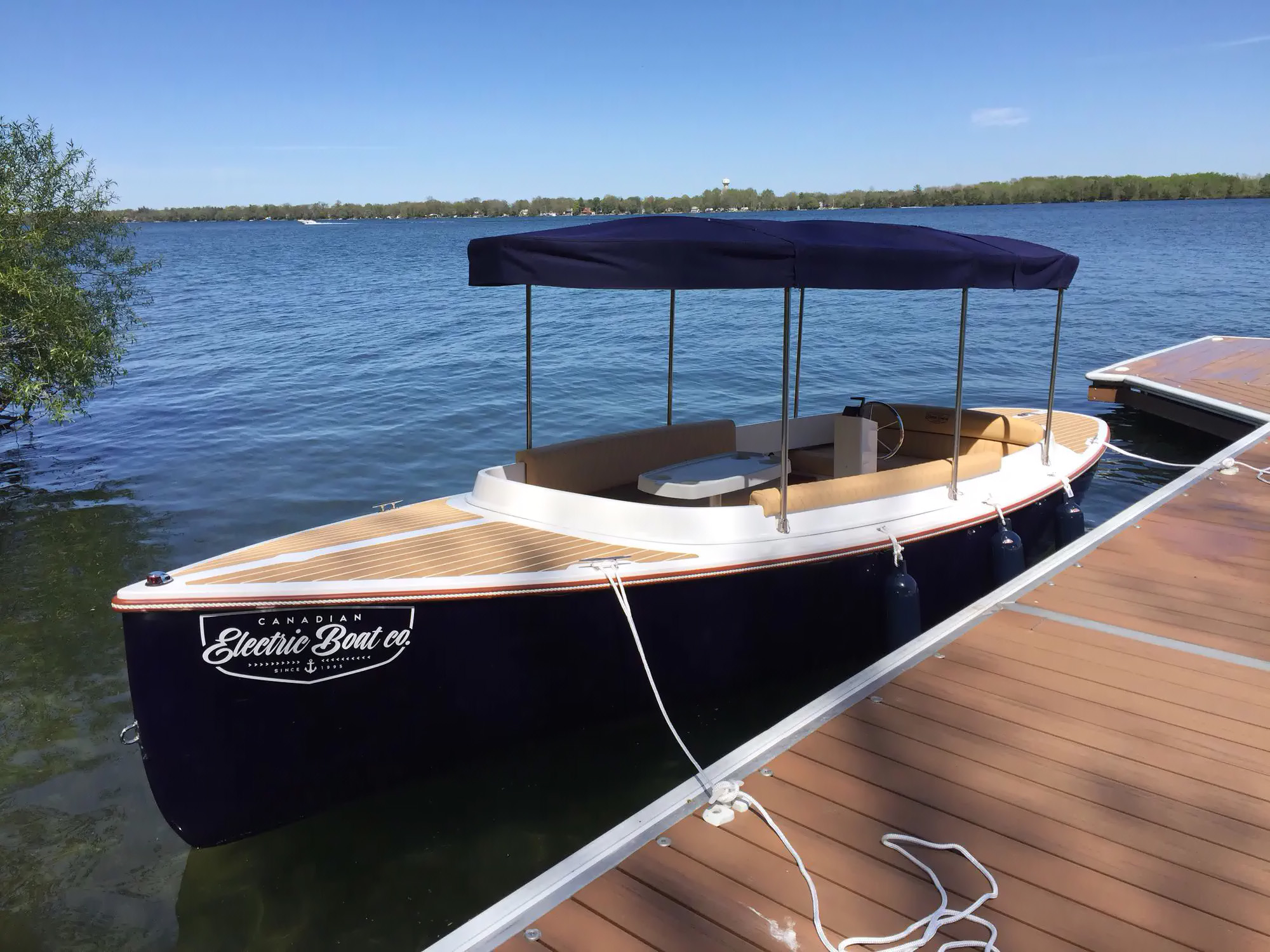 Vision Marine Technologies Fantail 217: Prices, Specs, Reviews and ...