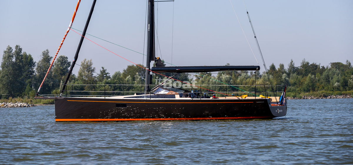 Saffier SE 37 Lounge: Prices, Specs, Reviews and Sales Information - itBoat