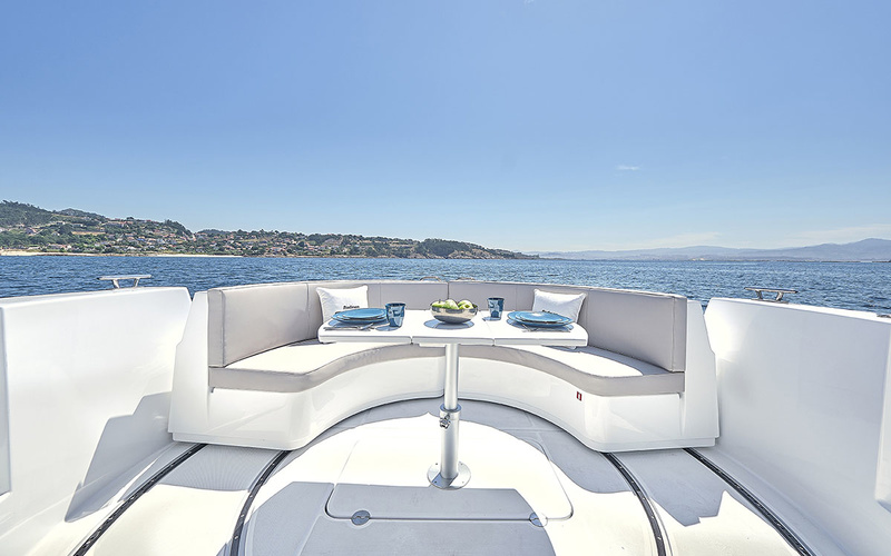 Chaparral 310 Signature: Prices, Specs, Reviews and Sales Information ...