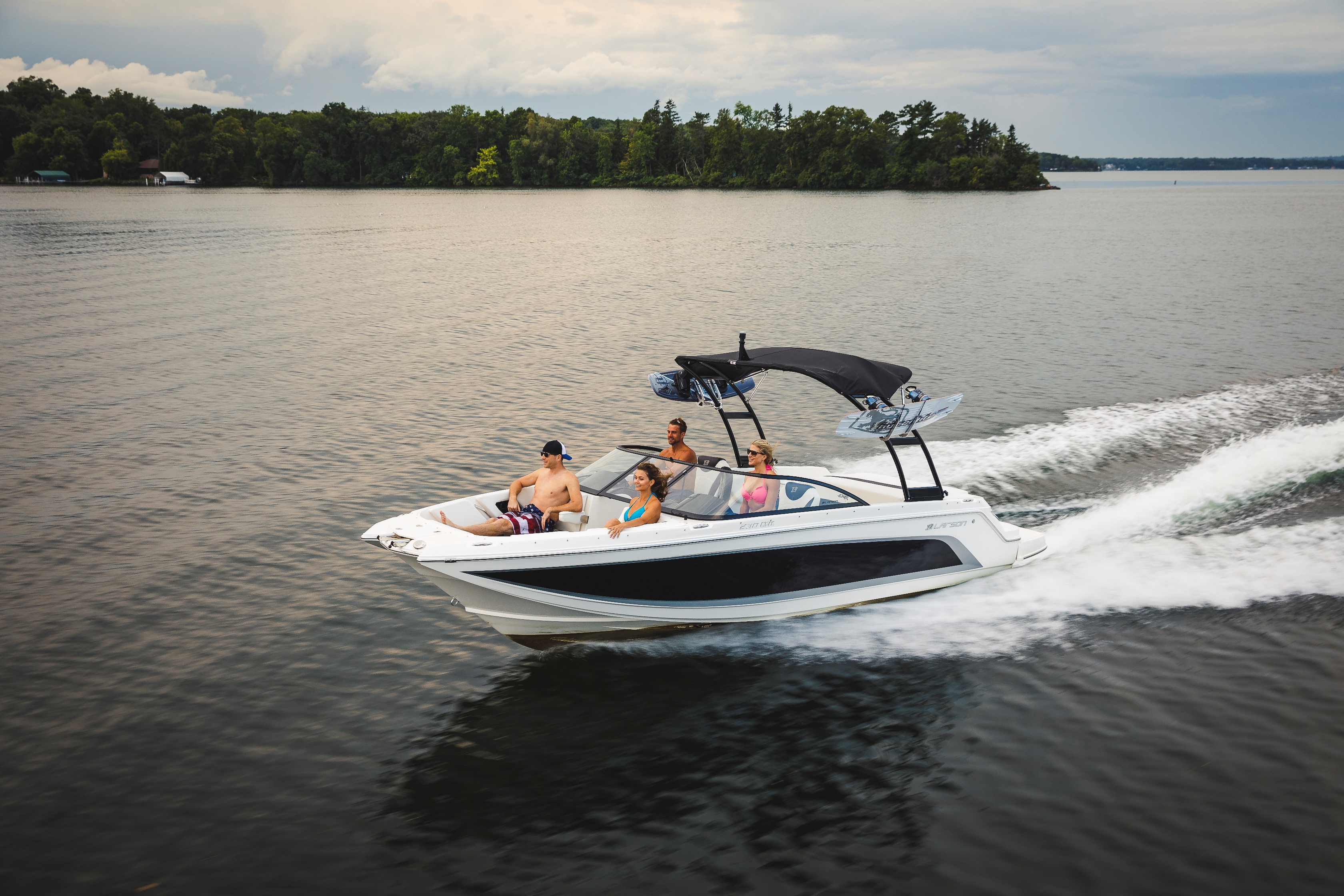 Larson LXH 230 IO: Prices, Specs, Reviews and Sales Information - itBoat