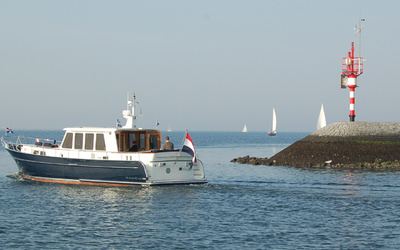 Privateer Flybridge 49: Prices, Specs, Reviews and Sales Information ...