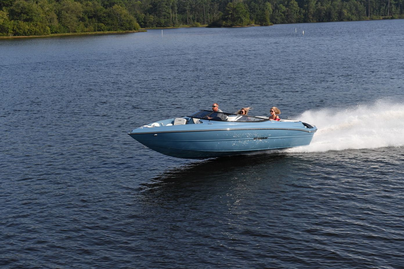 Stingray 225SE: Prices, Specs, Reviews and Sales Information - itBoat