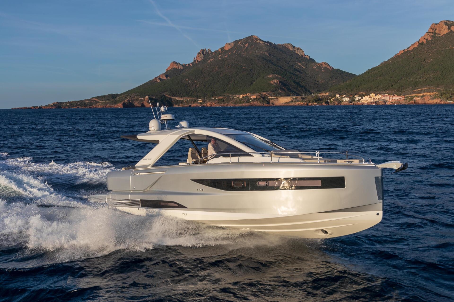 Jeanneau DB/37 IB: Prices, Specs, Reviews and Sales Information - itBoat