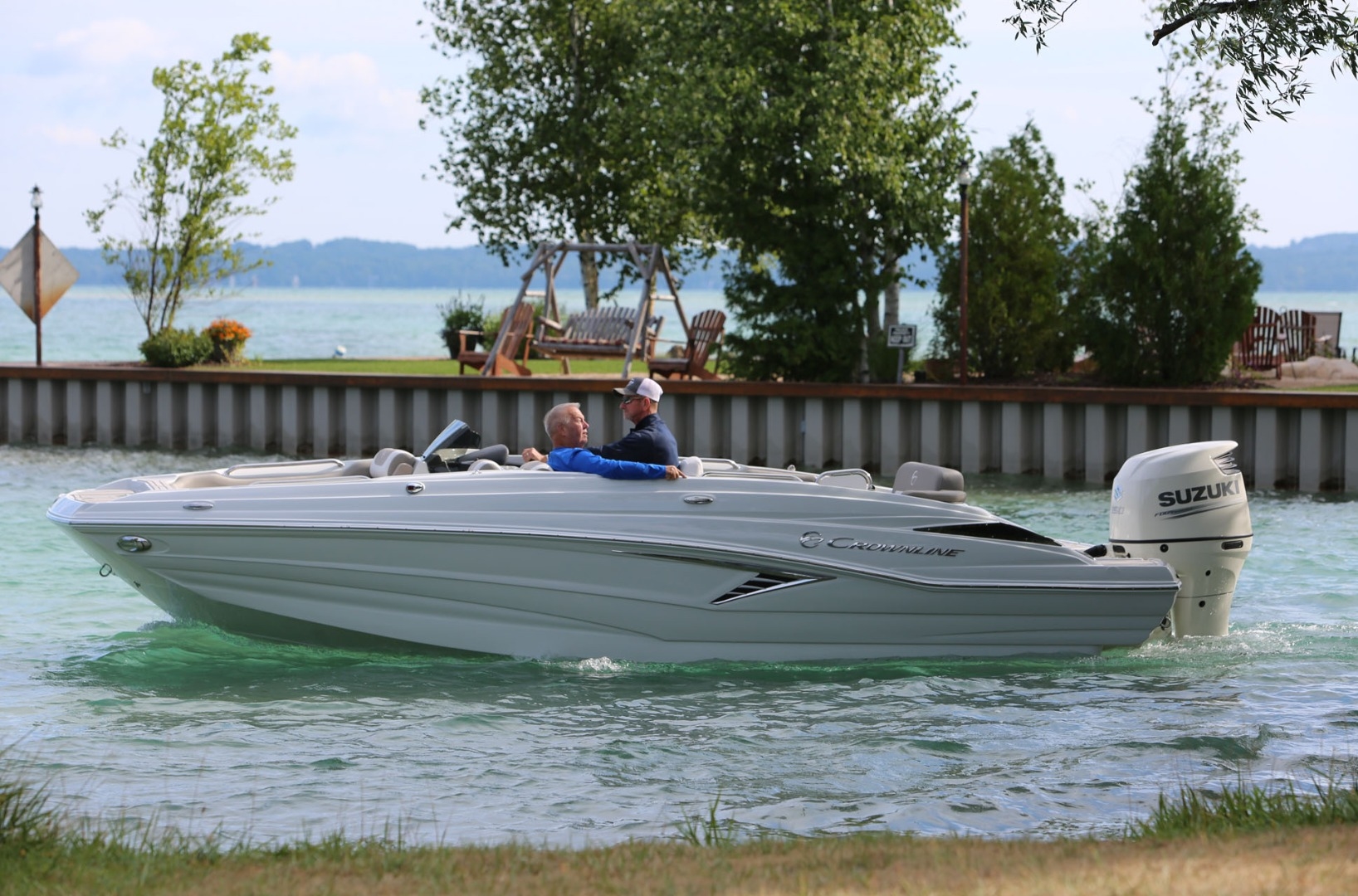 Crownline E 215 XS: Prices, Specs, Reviews and Sales Information - itBoat