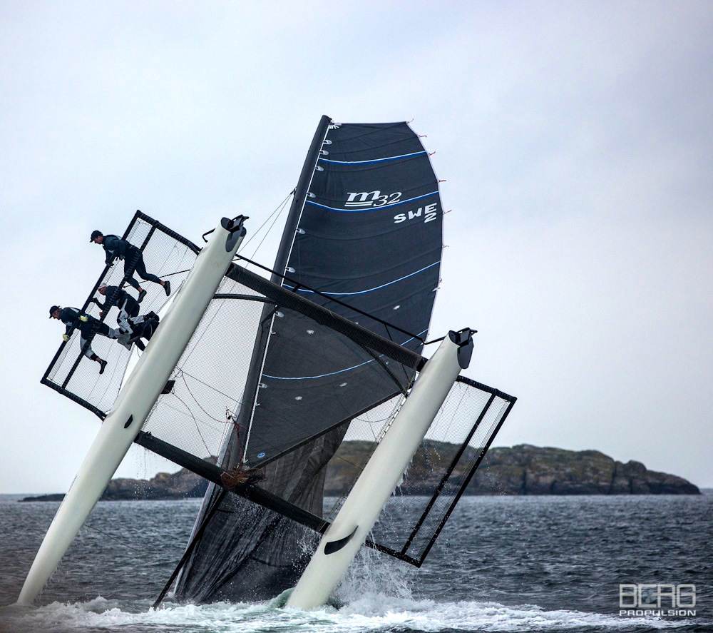 Rhythmic gymnastics under sail - photo of the day from itBoat magazine