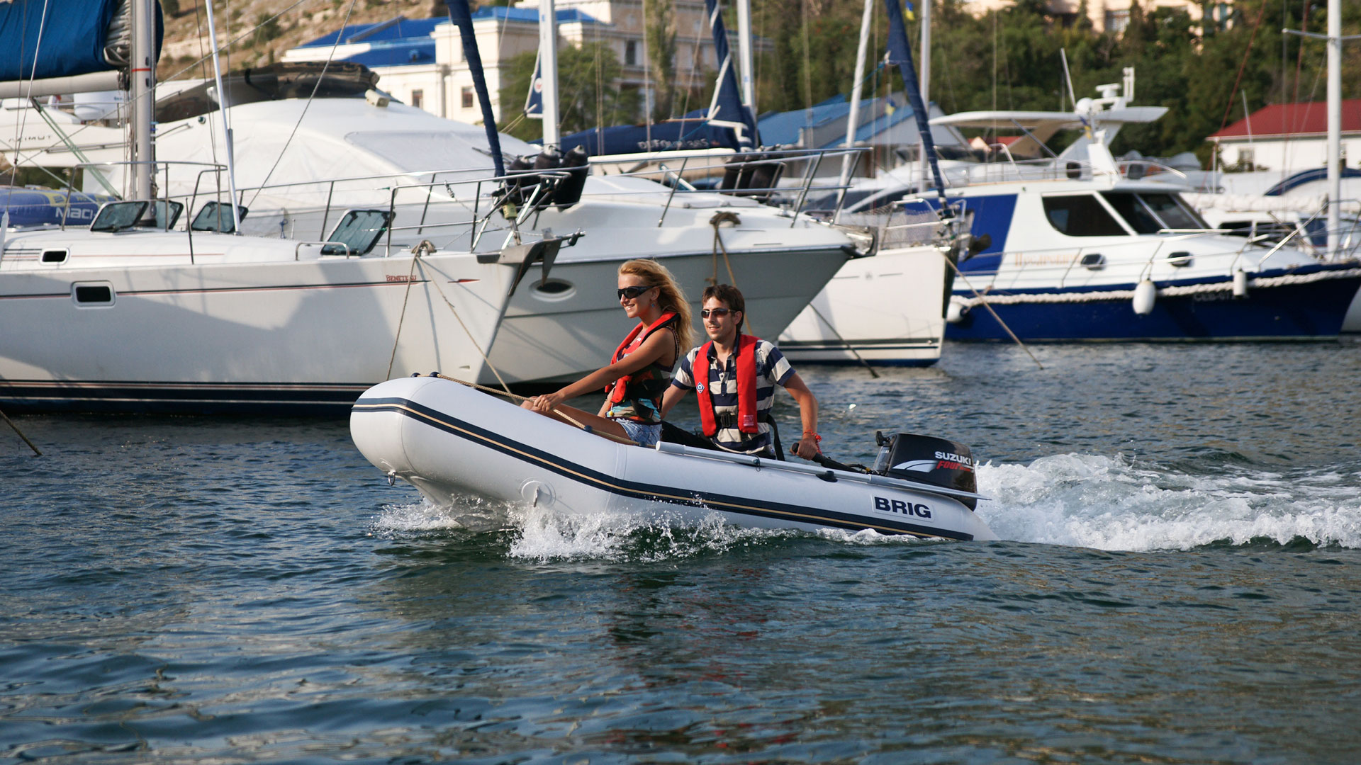 Brig D200: Prices, Specs, Reviews and Sales Information - itBoat