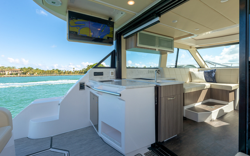 Galeon 300 Fly: Prices, Specs, Reviews and Sales Information - itBoat
