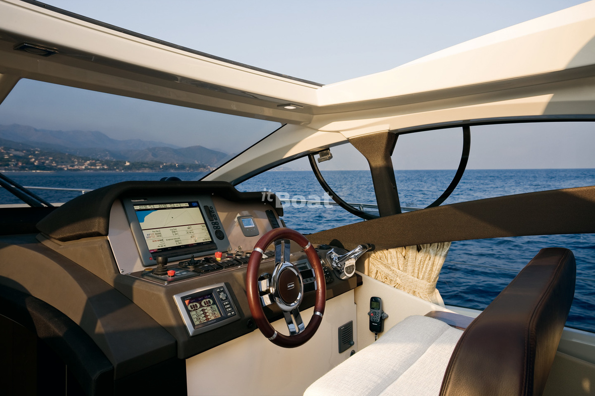Azimut 40S: Prices, Specs, Reviews and Sales Information - itBoat