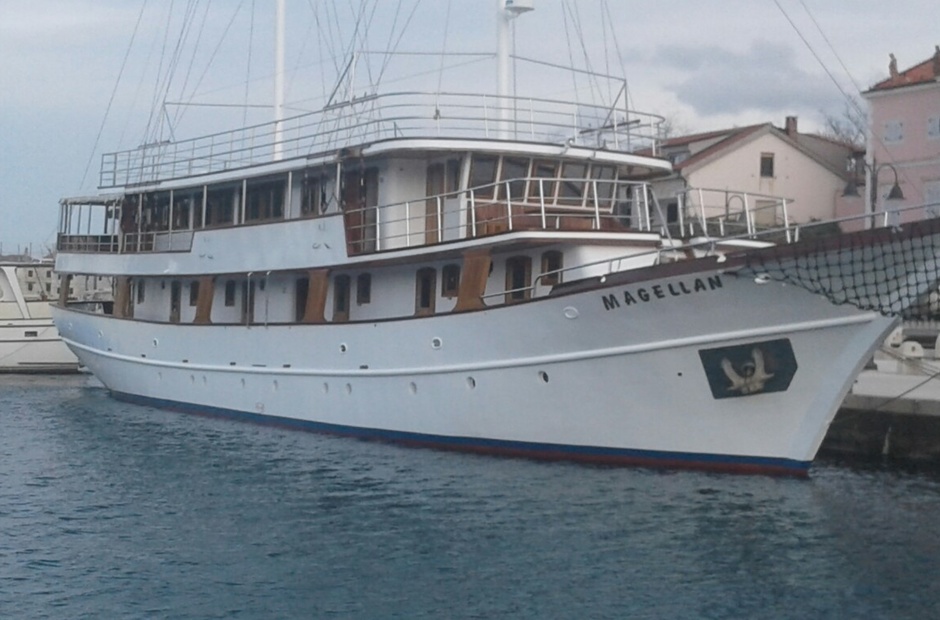 Custom Boats Magellan Superyacht: Features, Photos & Specifications ...