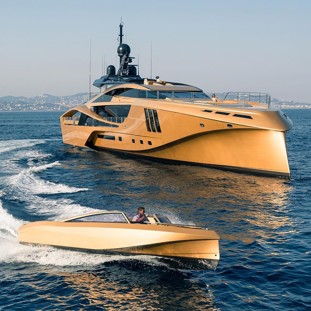 Gold on Blue - photo of the day from itBoat magazine