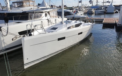 Azuree 40: Prices, Specs, Reviews and Sales Information - itBoat