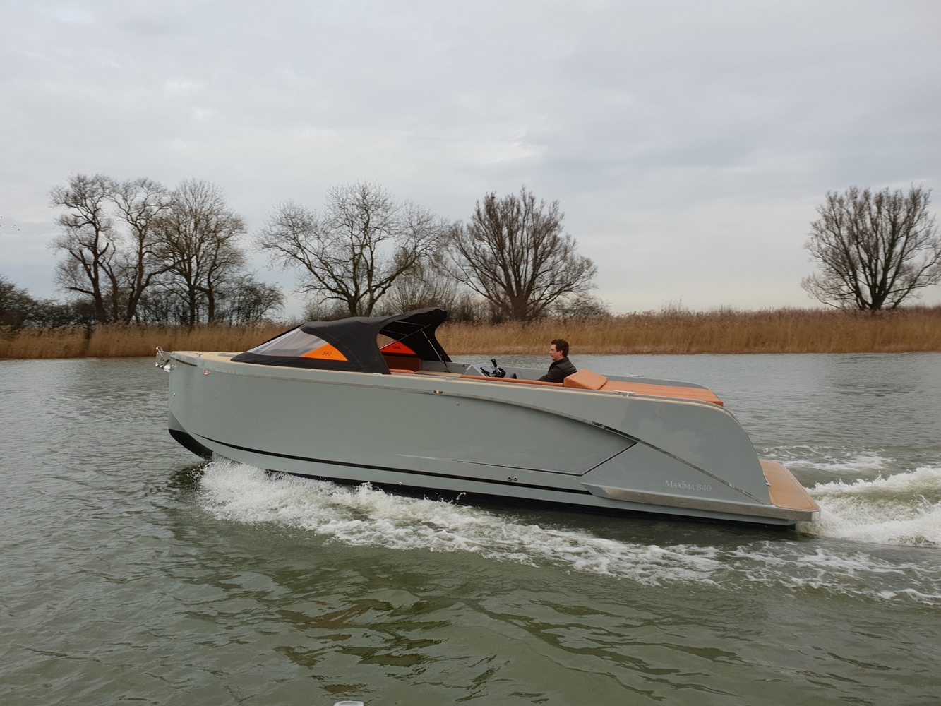Maxima 840: Prices, Specs, Reviews and Sales Information - itBoat
