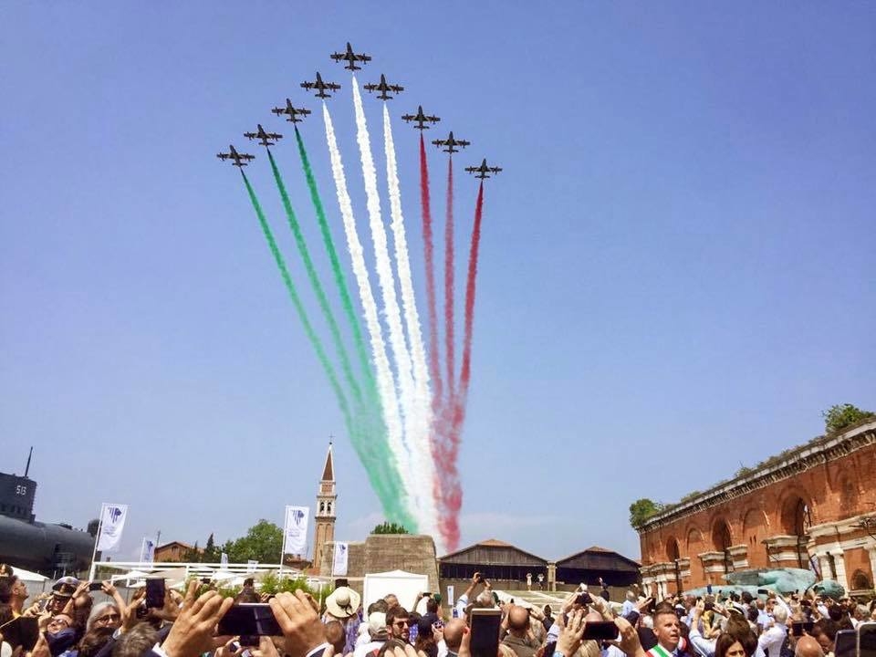 The tricolour in the sky over Venice - photo of the day from itBoat ...