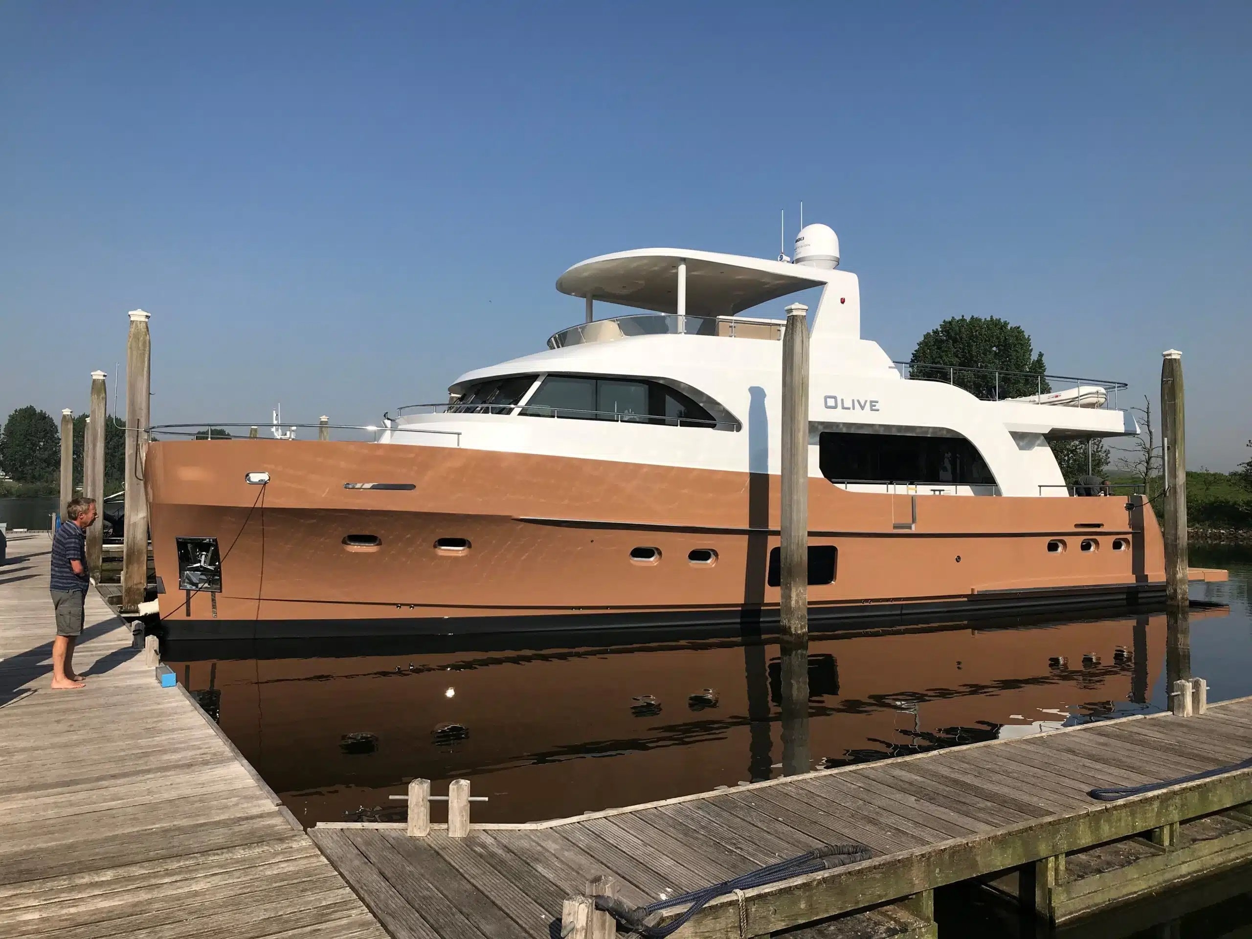 Van Der Heijden Explorer 2100: Prices, Specs, Reviews and Sales ...