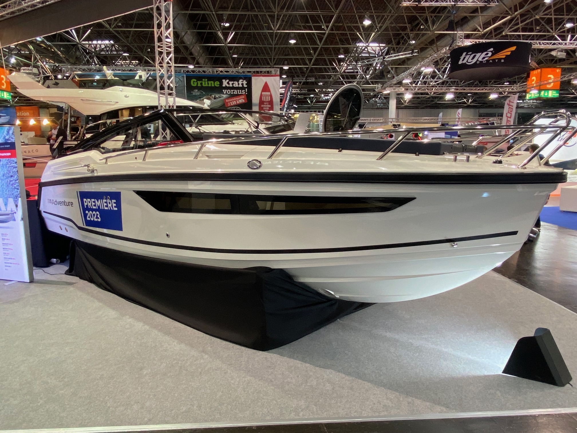 Parker 720 Adventure: Prices, Specs, Reviews and Sales Information - itBoat