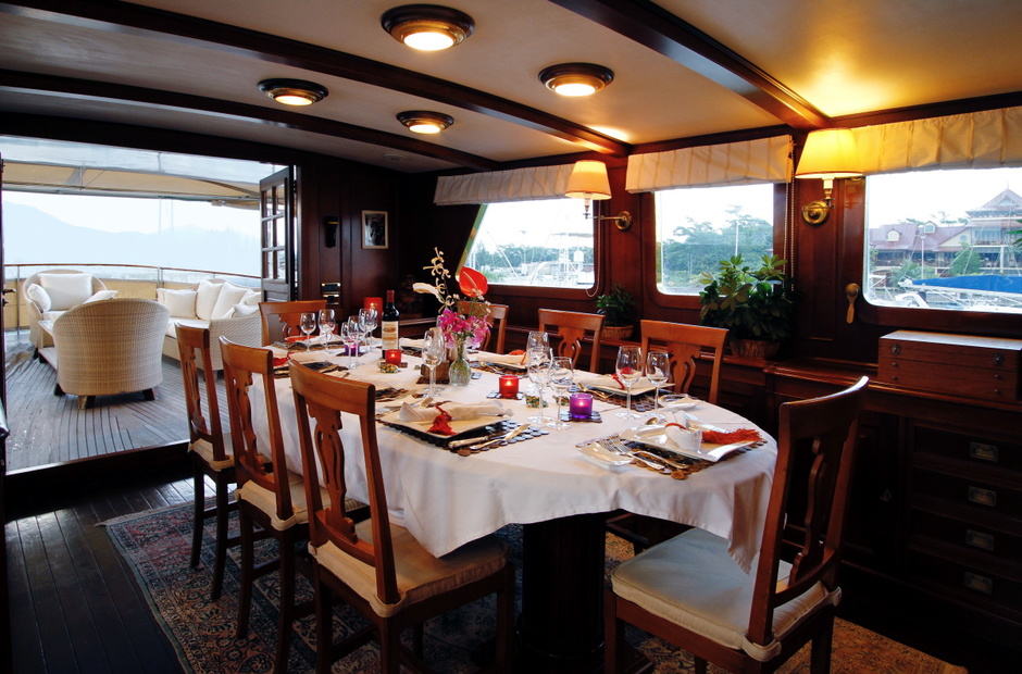 Van Den Akken Le Kir Royal Superyacht: Features, Photos ...