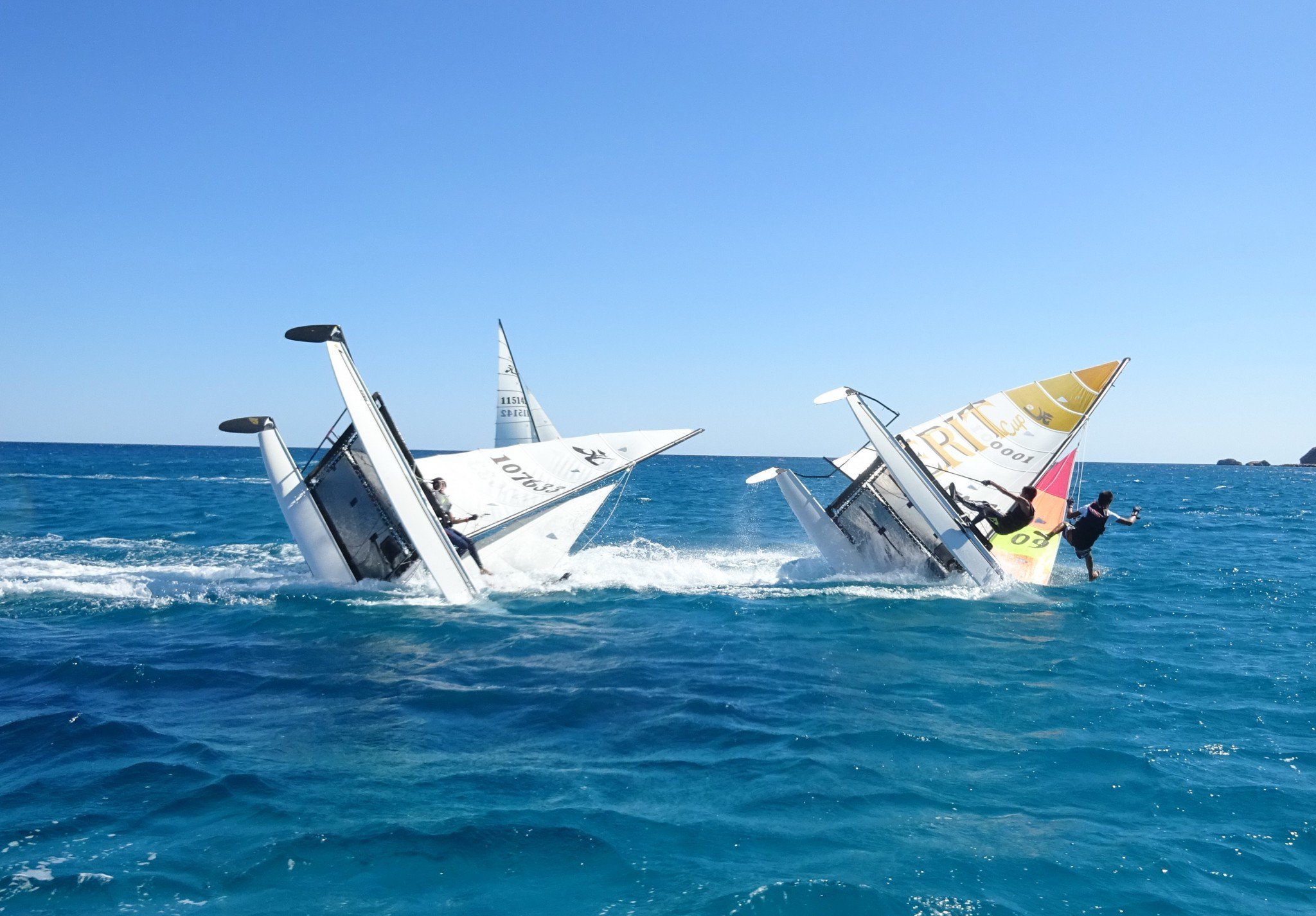 Pair diving - photo of the day from itBoat magazine