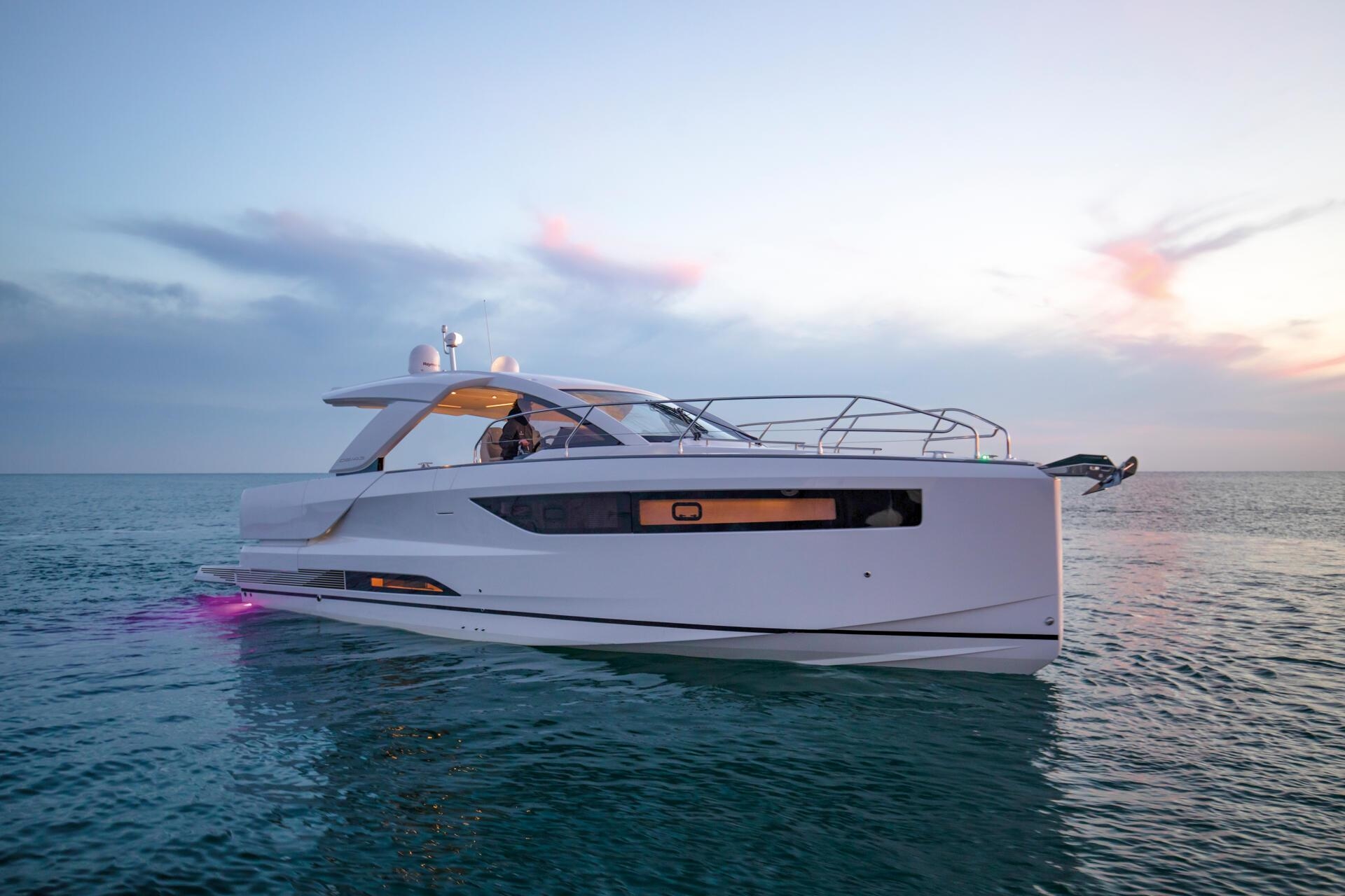 Jeanneau DB/43 IB: Prices, Specs, Reviews and Sales Information - itBoat