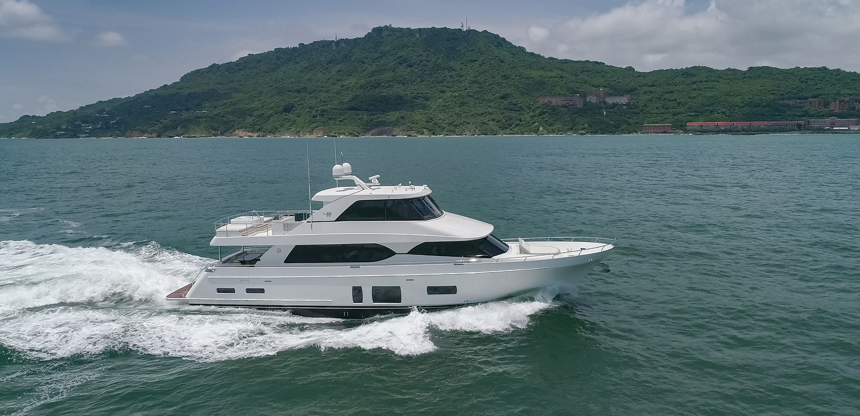 Ocean Alexander 88 Skylounge: Prices, Specs, Reviews and Sales ...