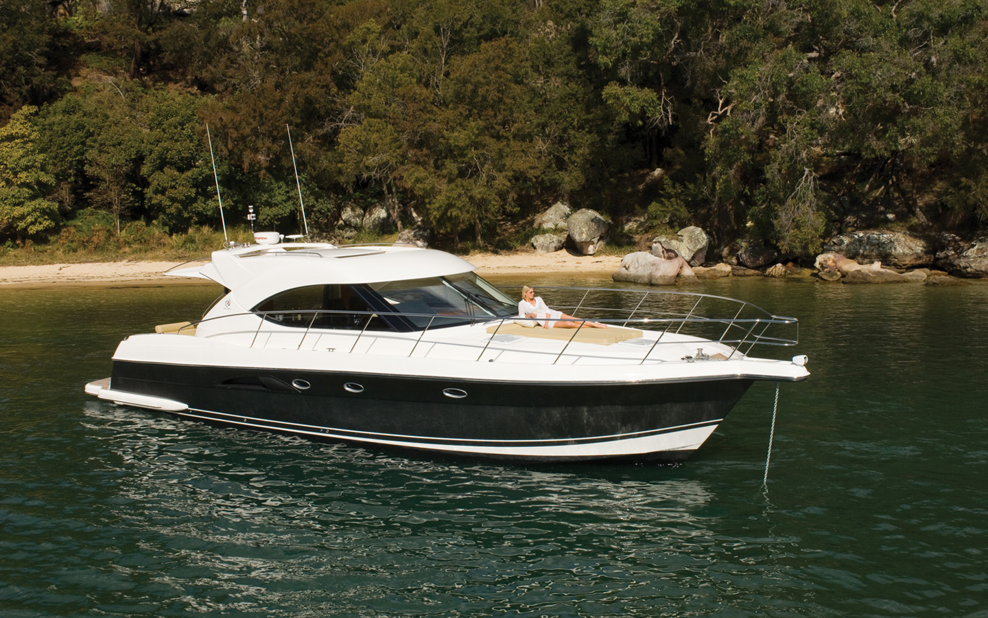 Riviera 5000 Sport Yacht: Prices, Specs, Reviews and Sales Information ...