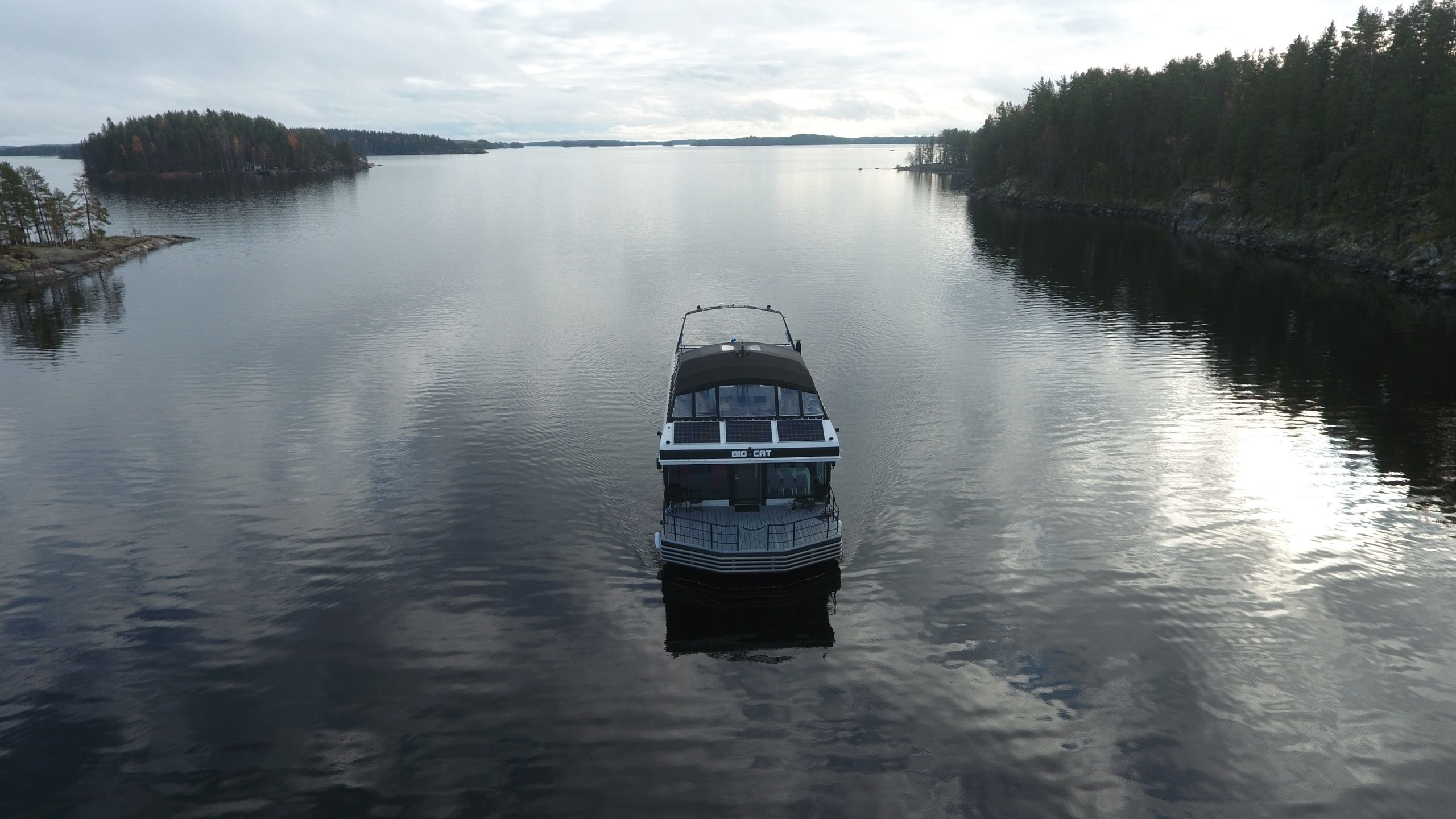 Houseboat Villa Big Cat: Prices, Specs, Reviews and Sales Information ...