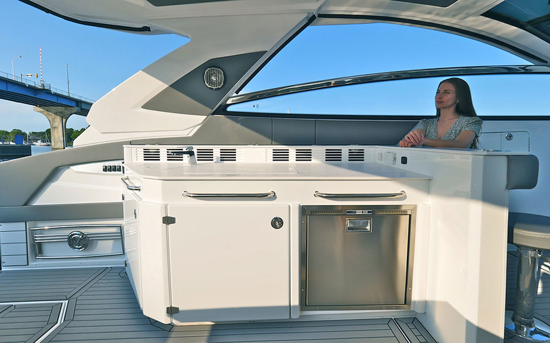 Freeman 42LR: Prices, Specs, Reviews and Sales Information - itBoat