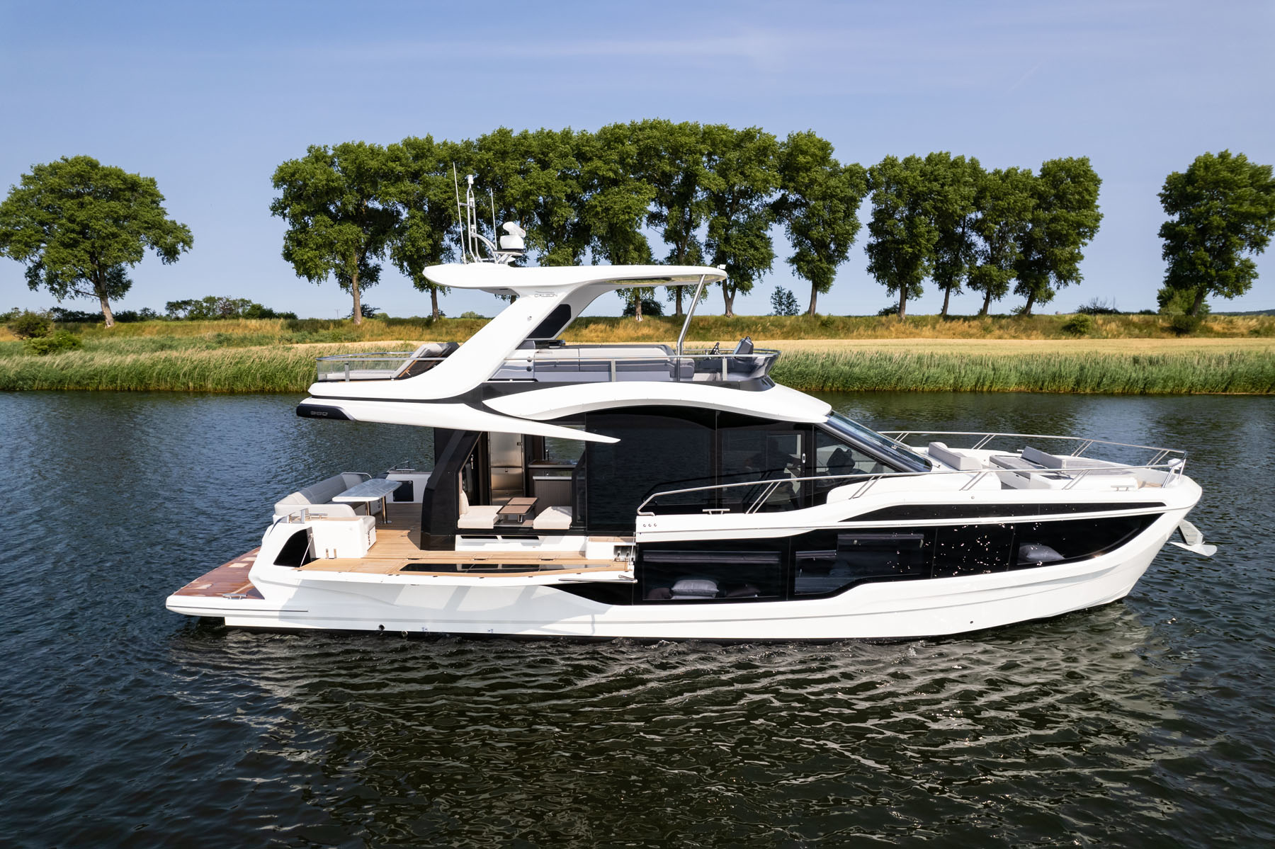 Galeon 560 Fly: Prices, Specs, Reviews and Sales Information - itBoat