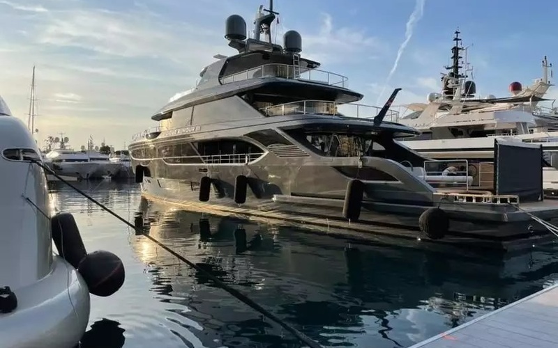 Ferretti Infynito 90: Prices, Specs, Reviews and Sales Information - itBoat